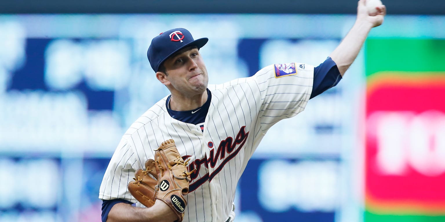 Twins' Pat Dean makes MLB debut out of bullpen
