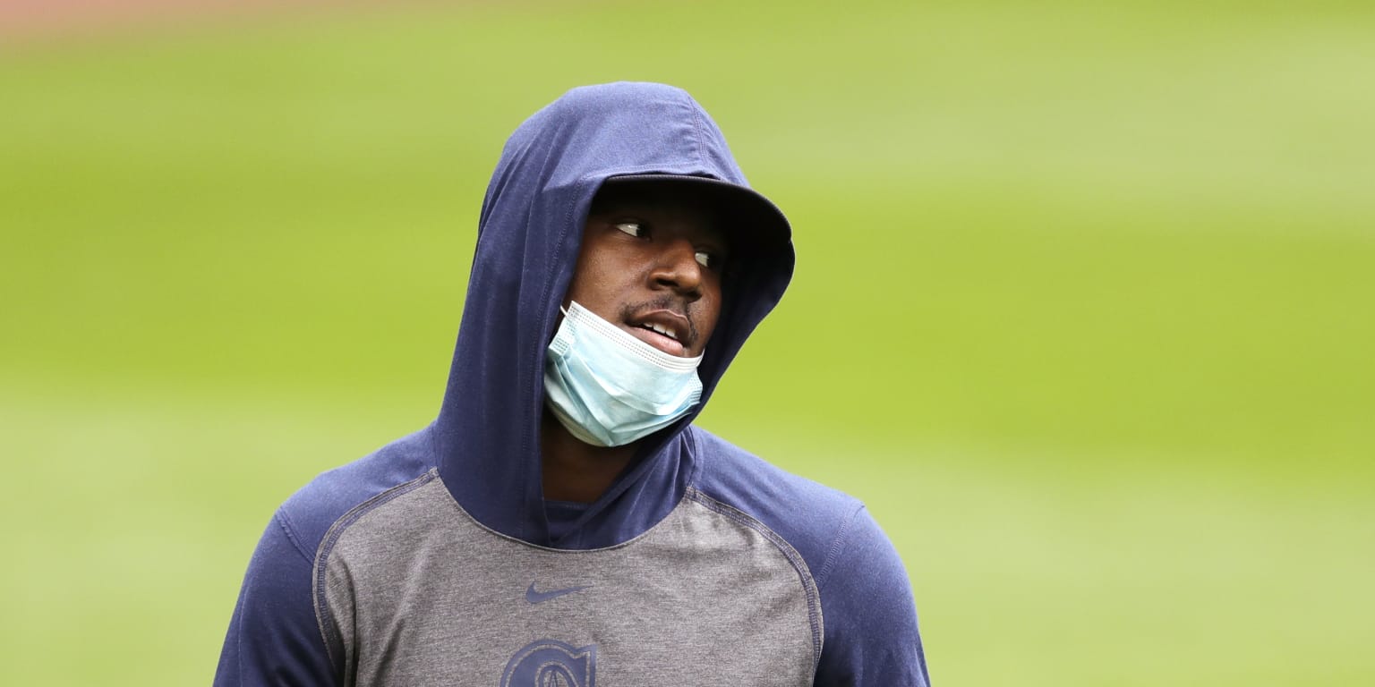 Kyle Lewis makes noise as center fielder