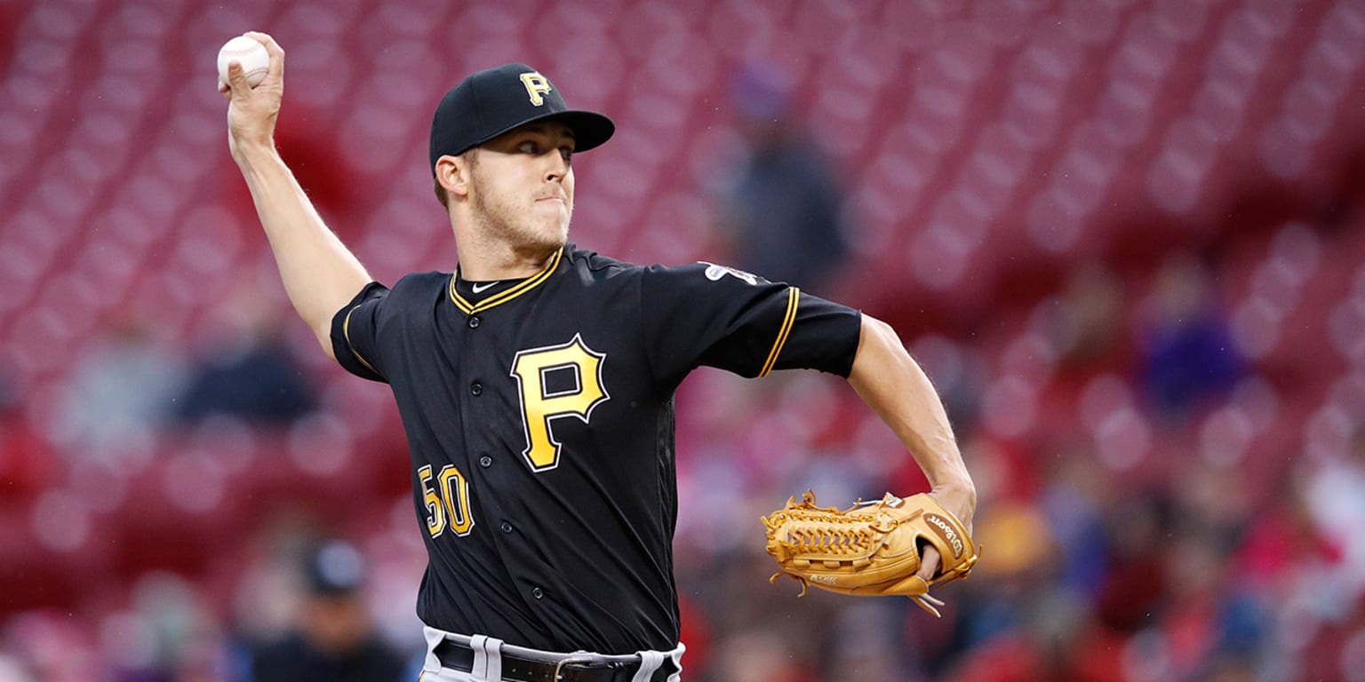 Pirates Jameson Taillon throws bullpen session