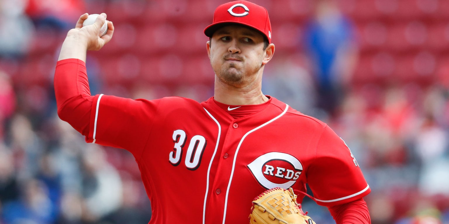 Tyler Mahle strikes out 7 as Reds beat Cubs
