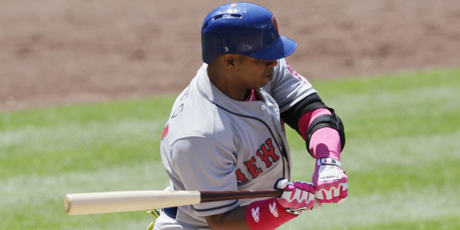 Mets sport plenty of pink to celebrate mothers