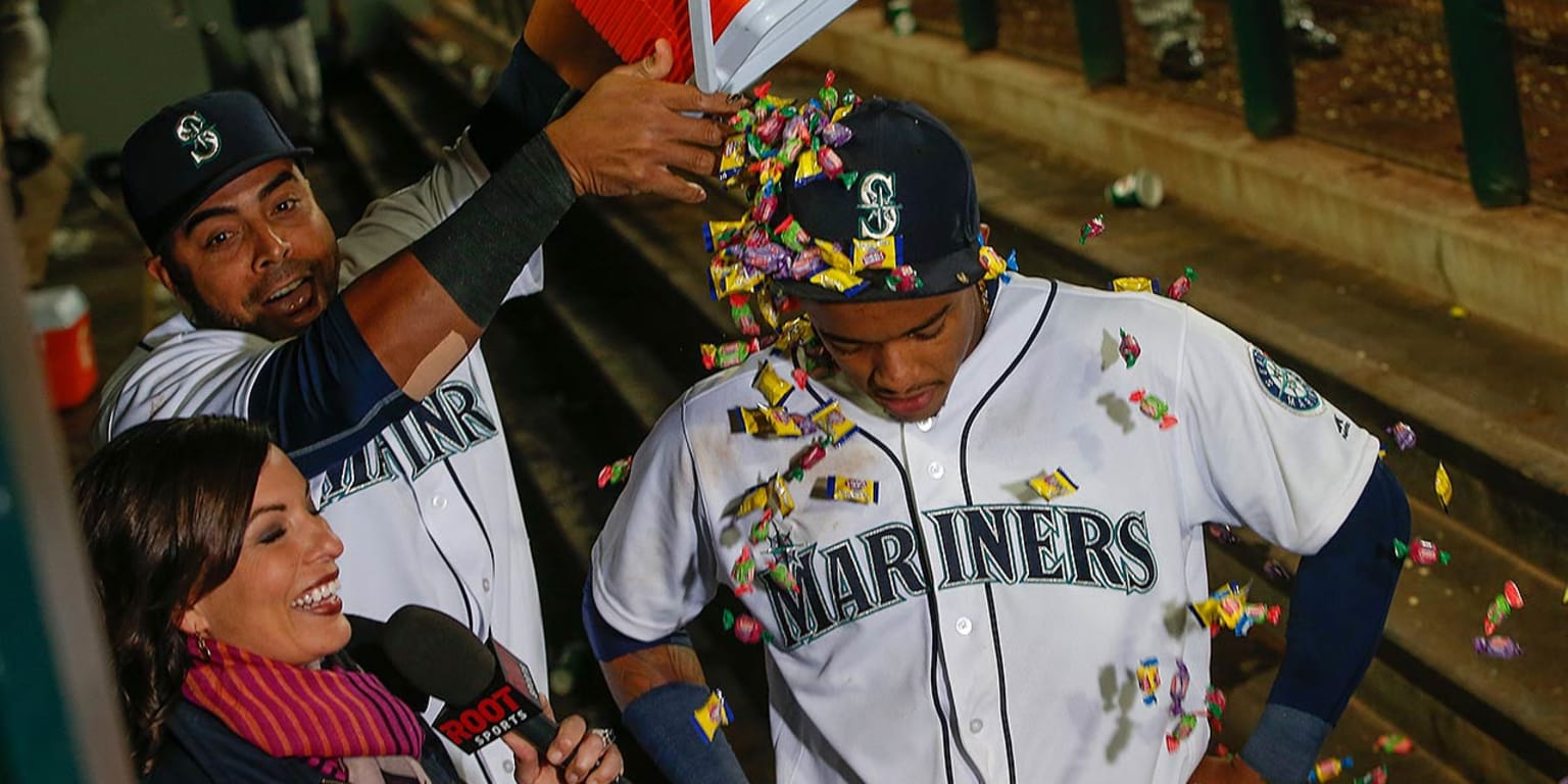 Mariners' Ketel Marte has four-hit night