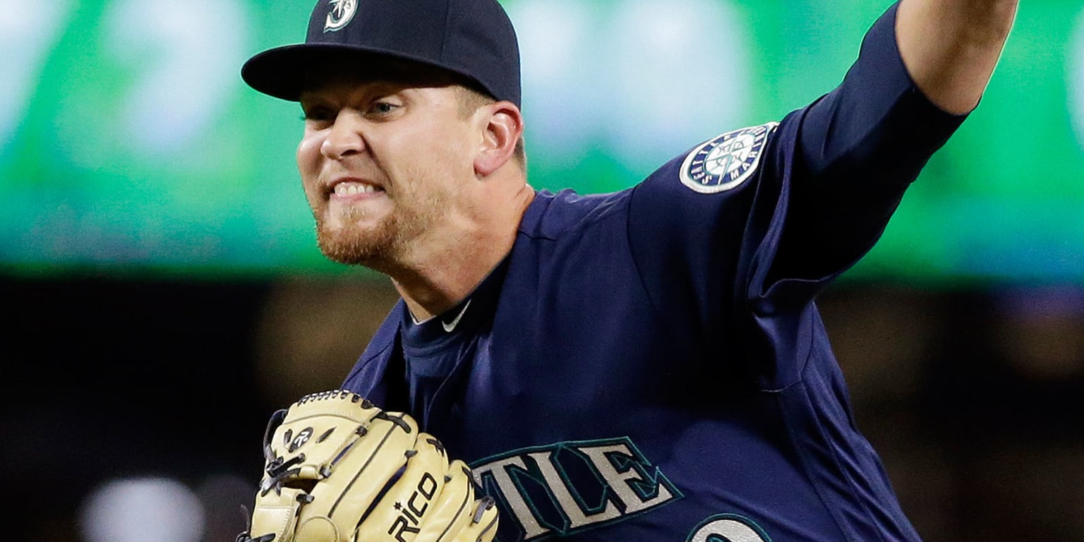 Rangers claim David Rollins off waivers