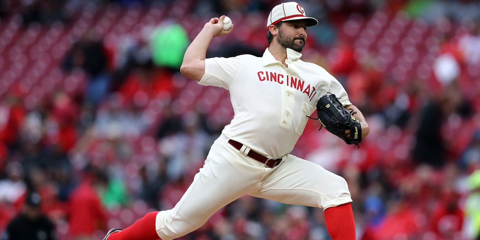 Reds back Tanner Roark with five home runs