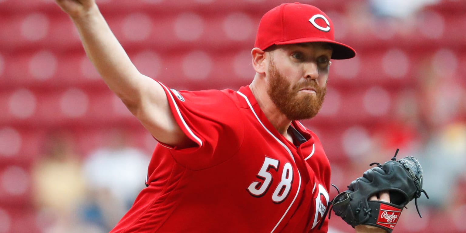 Dan Straily leads Reds to win over Rangers