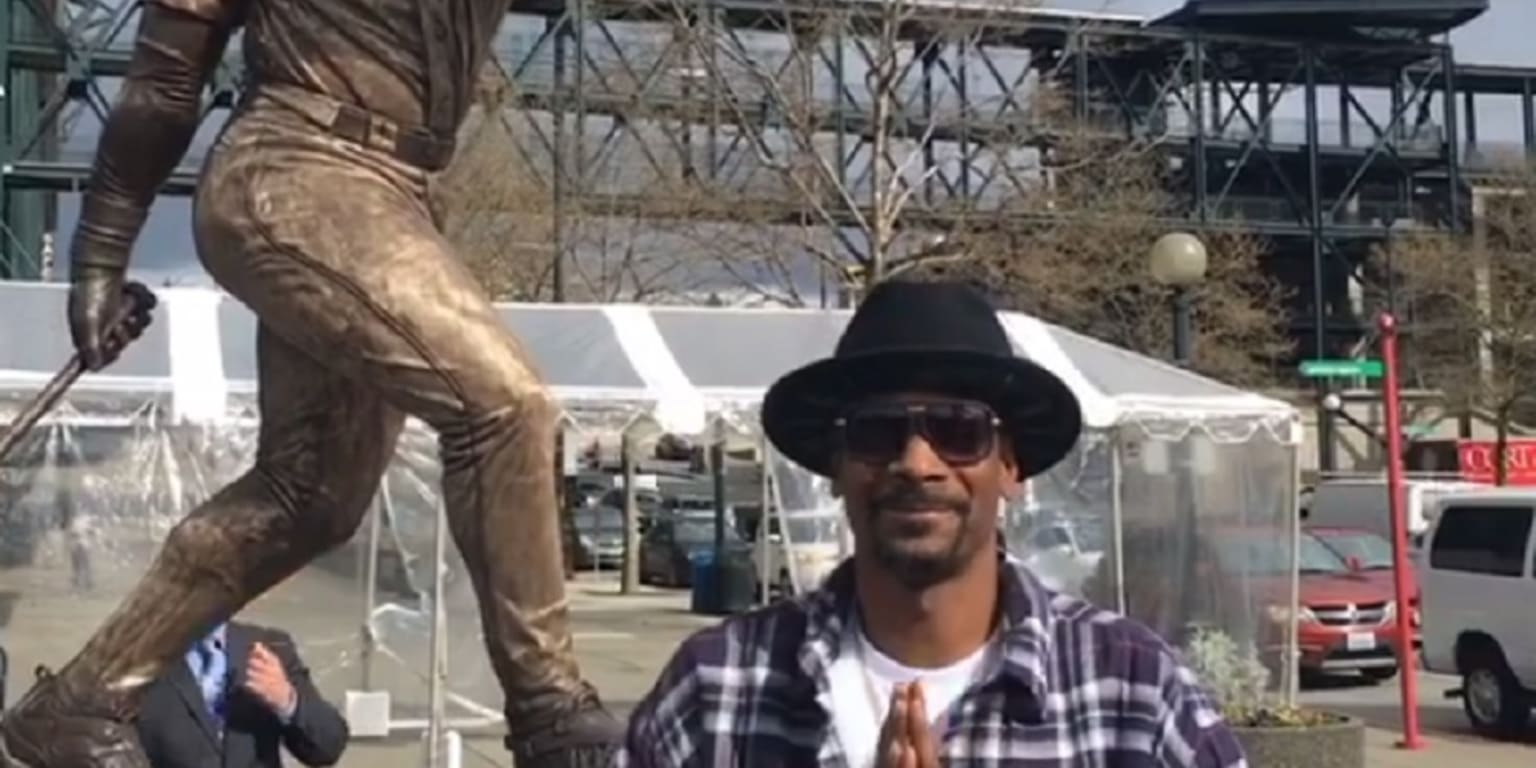 One of the very first visitors to check out the Mariners' new Ken ...