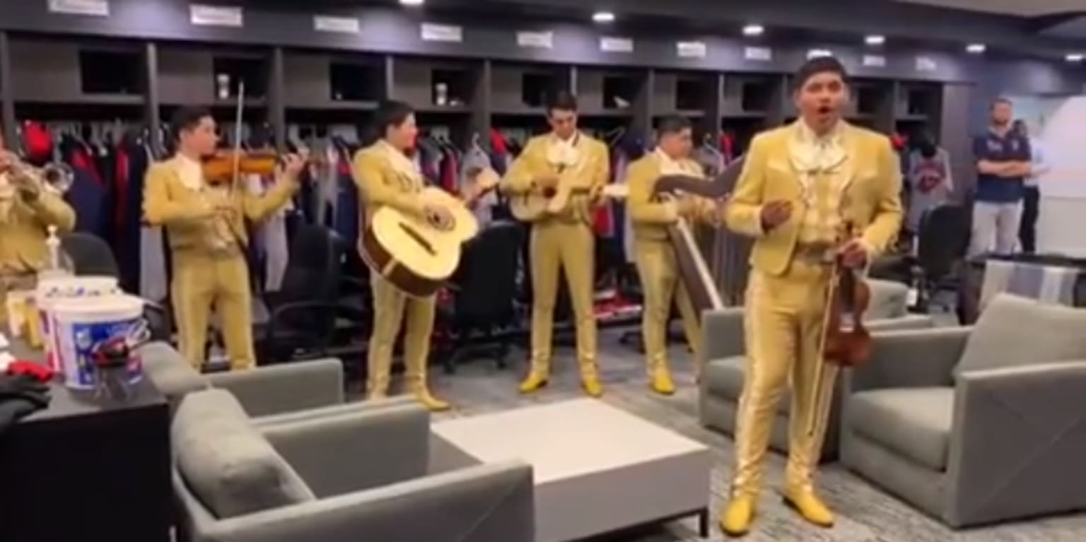 Red Sox host mariachi band in clubhouse for Cinco de Mayo | MLB.com