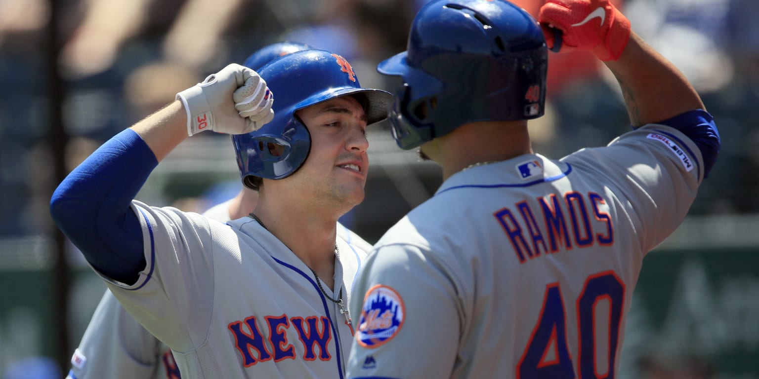 Mets rally late, secure series win over Royals