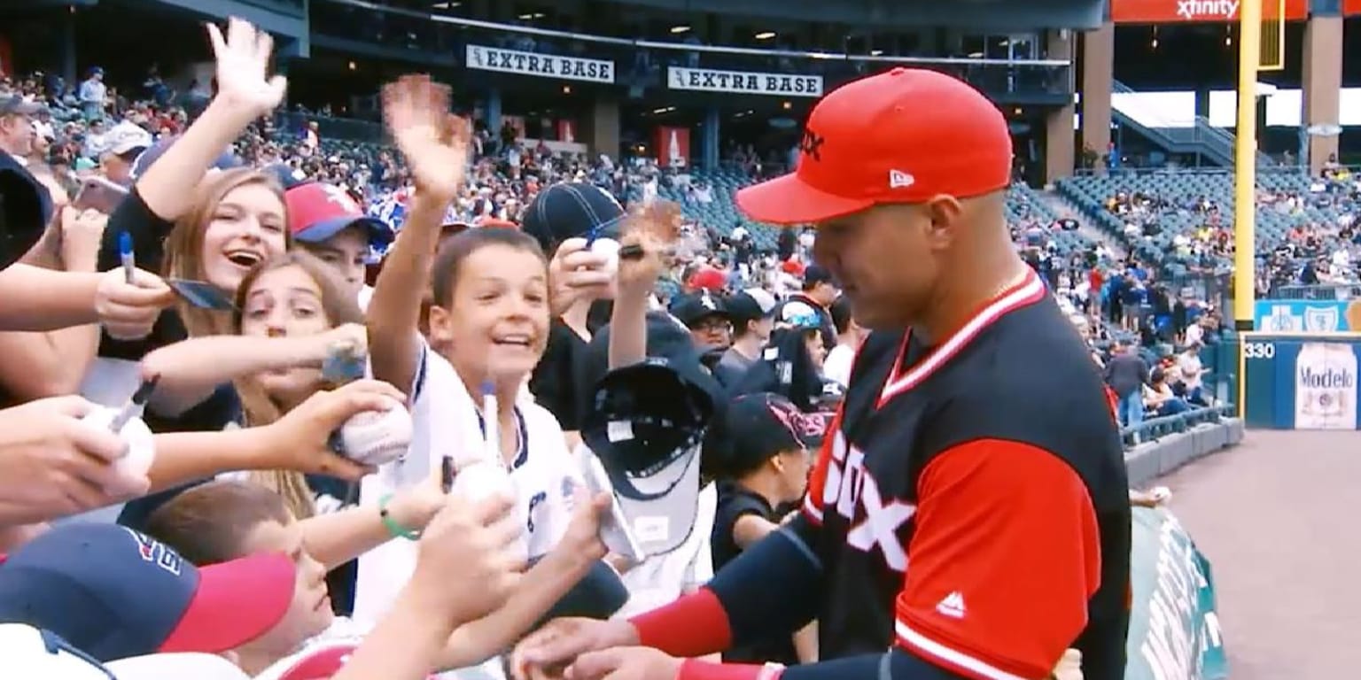 Let's recognize the best fan moments of the last week around baseball ...