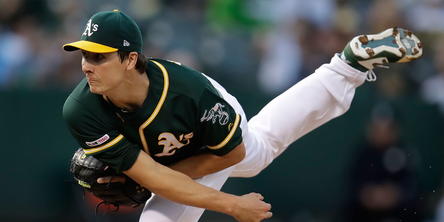 Homer Bailey leads A's win over Yankees