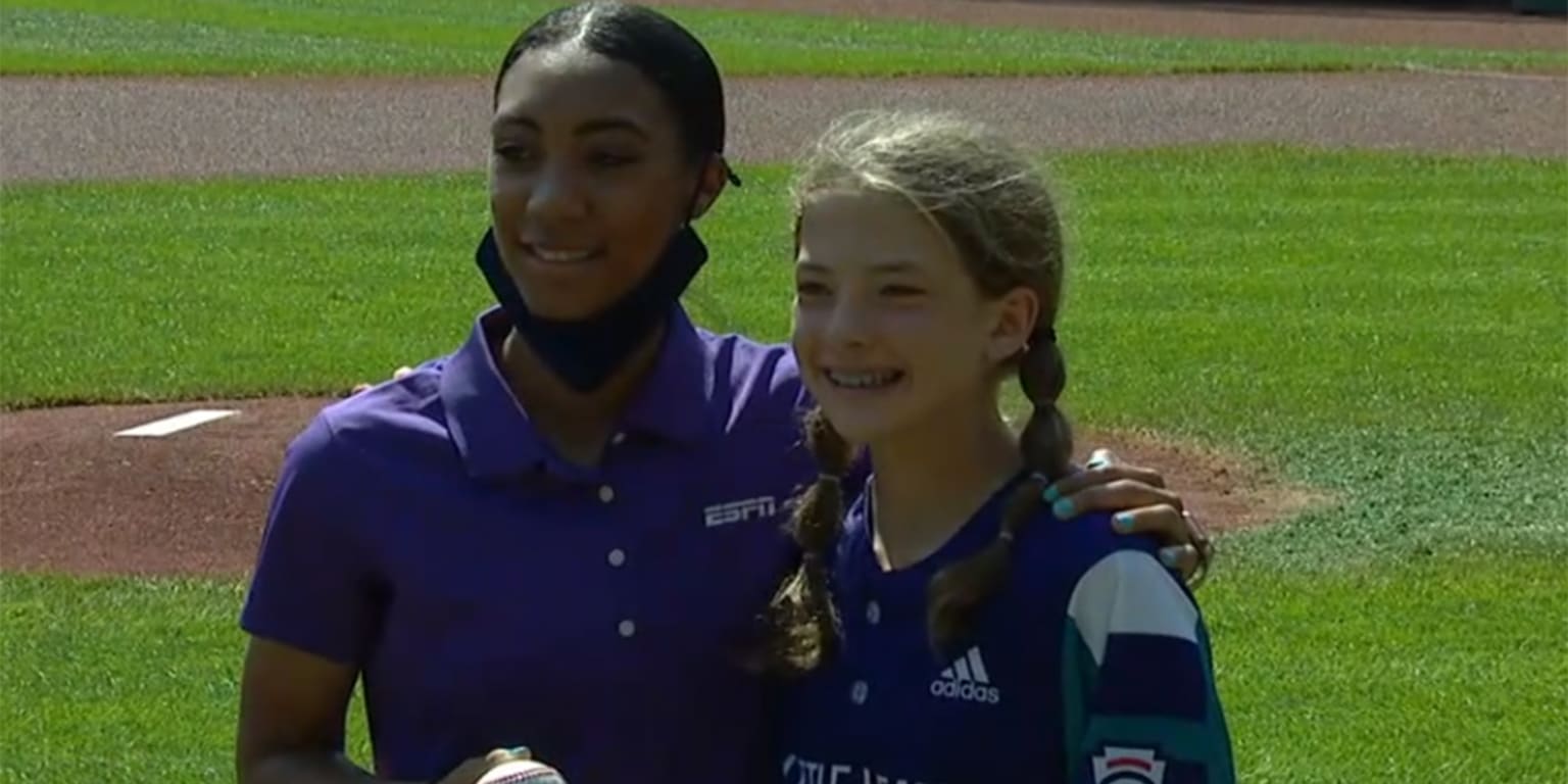 Mo Ne Davis Throws First Pitch To Ella Bruning