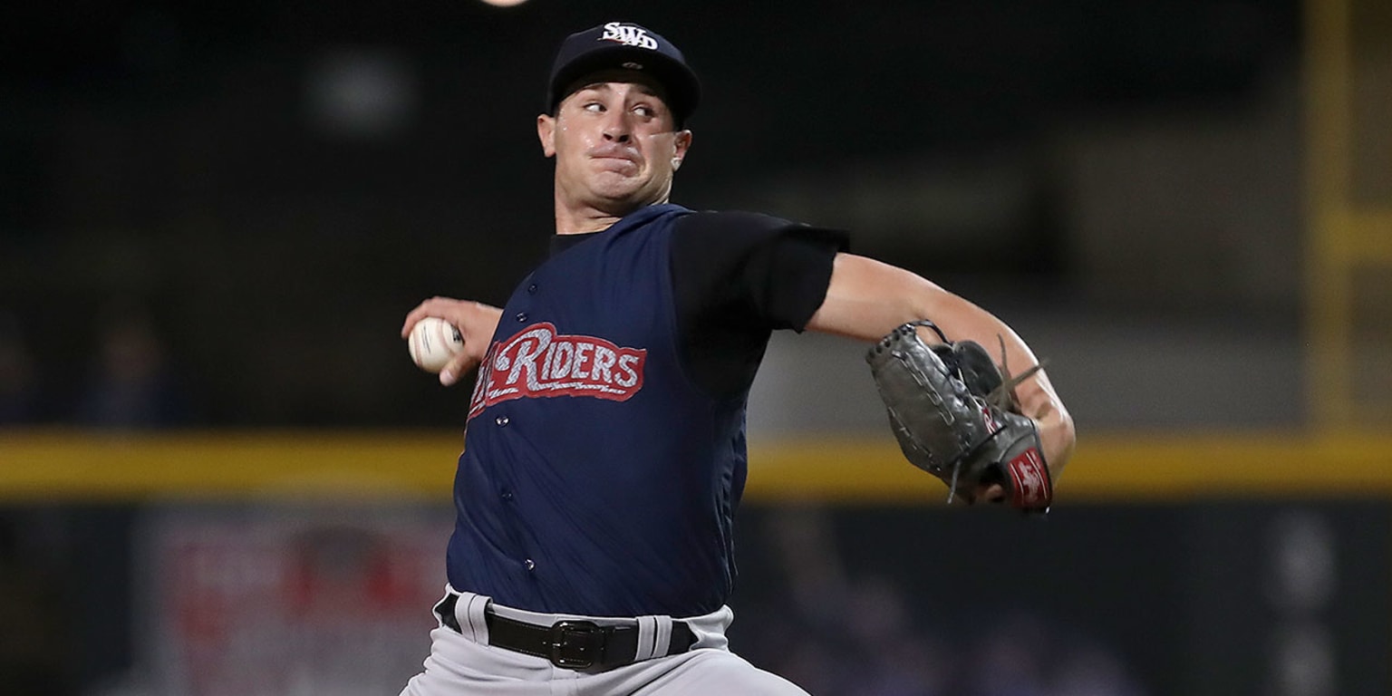 Mariners get righty Nick Rumbelow from Yankees