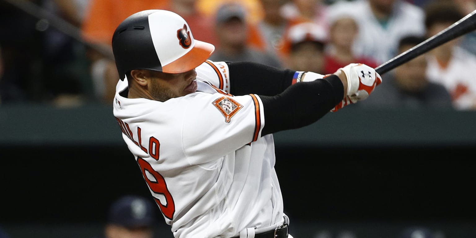 Welington Castillo has three hits in win
