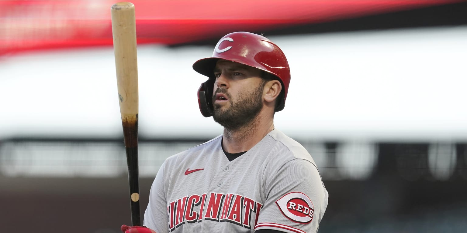 Mark Payton, Nick Senzel replace Moustakas vs. Indians