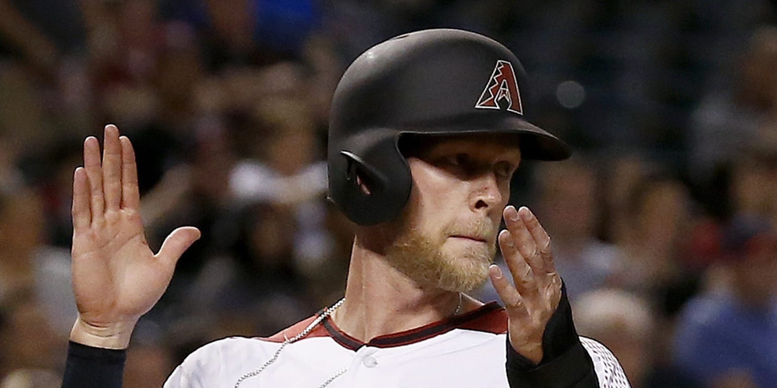 D-backs' Hazelbaker making mark off bench