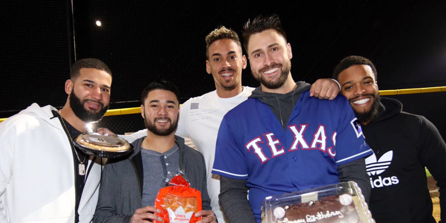 Rangers give out Thanksgiving meals