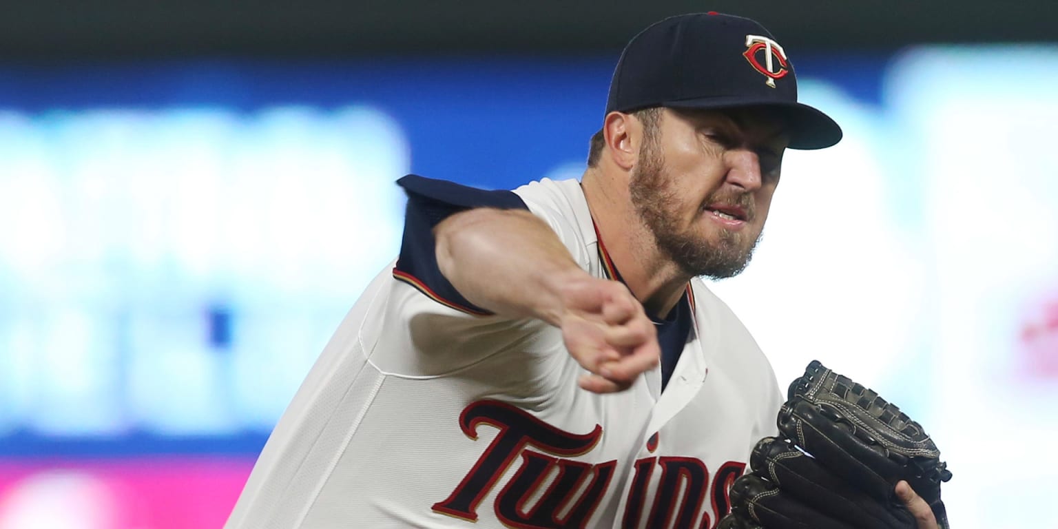 Padres acquire pitcher Phil Hughes, Draft pick