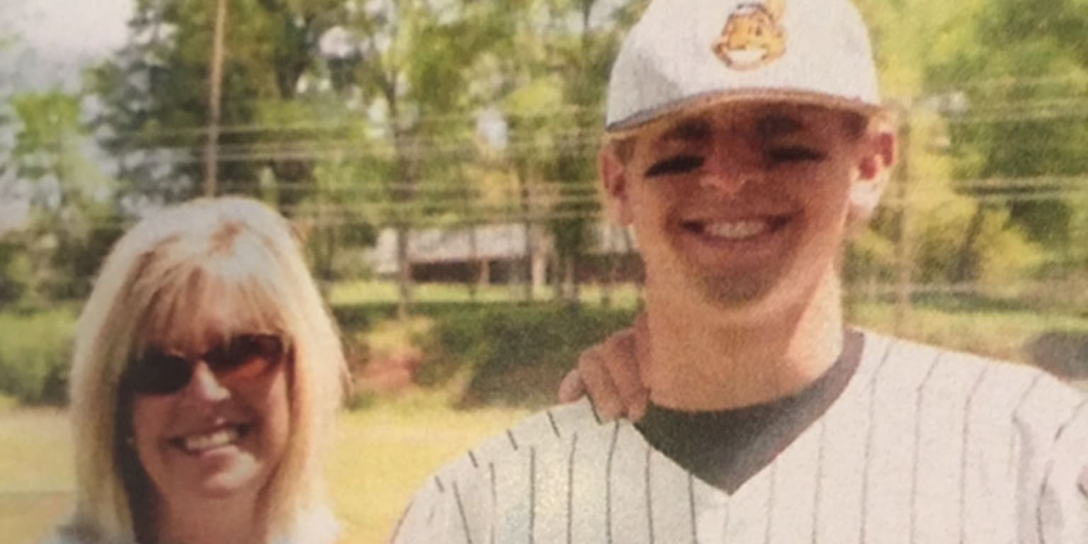 Brian Dozier's mother watches all his games