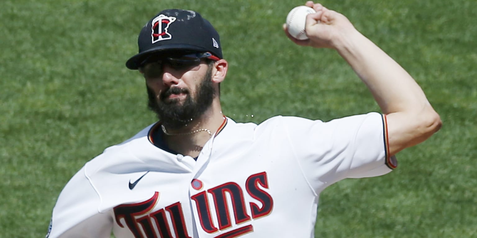 Devin Smeltzer feeds off energy from crowd in spring debut