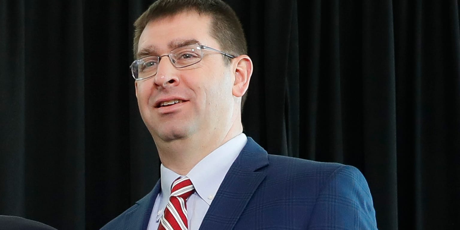 Reds weighing shortstop options