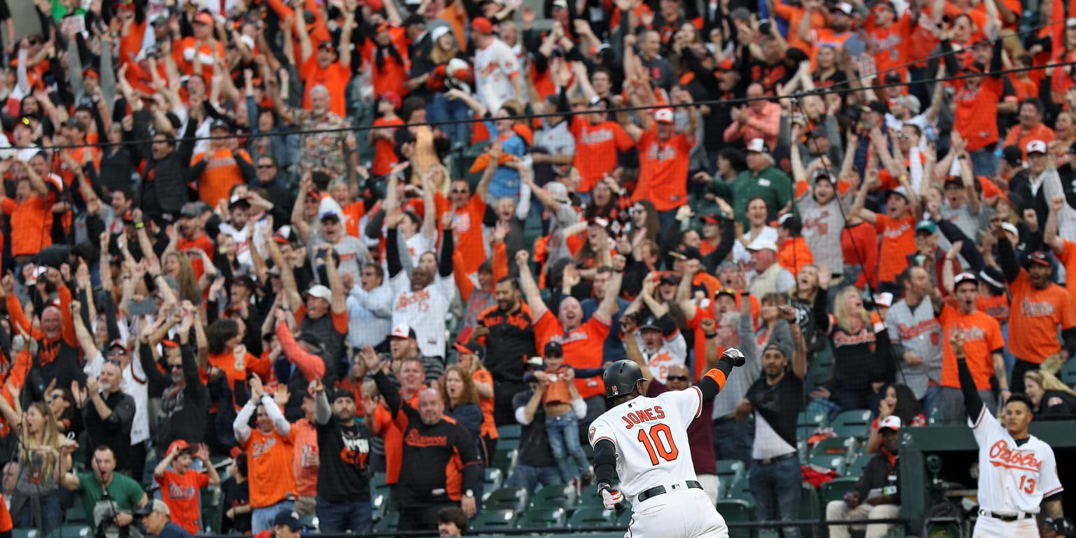 Astronaut Ricky Arnold told Adam Jones he saw his walk-off dinger from ...