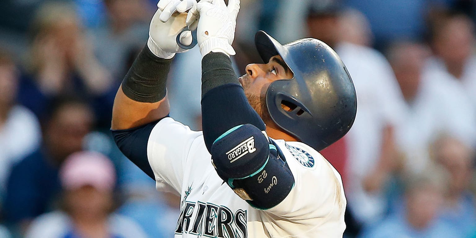 Mariners' Nelson Cruz ends homer drought