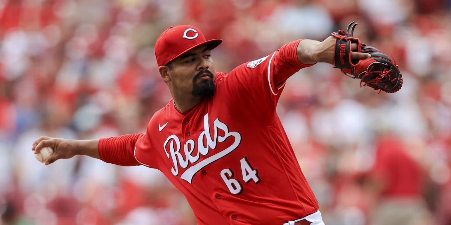 Tony Santillan, bullpen secure Reds sweep