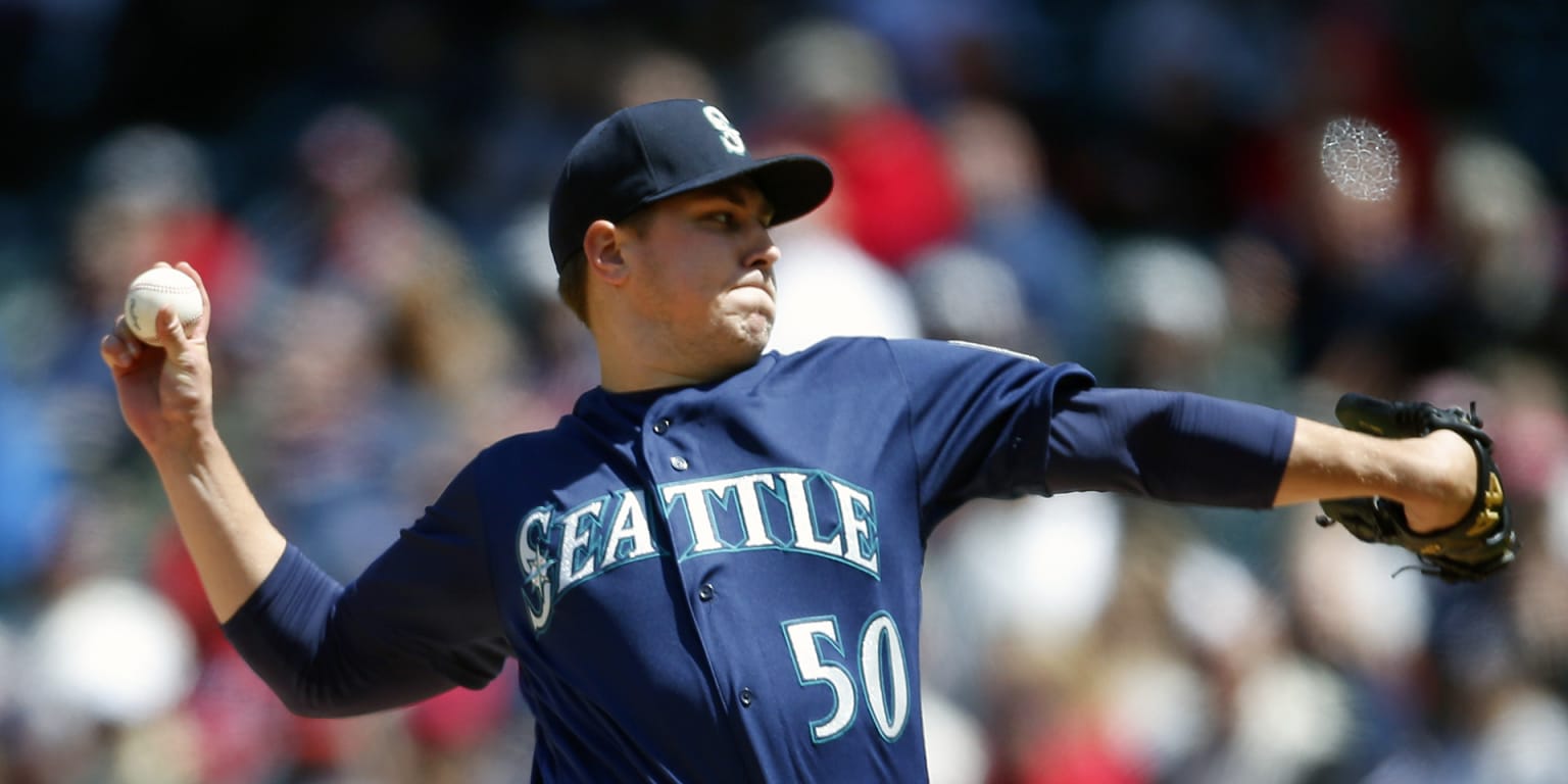 Erik Swanson earns first MLB win