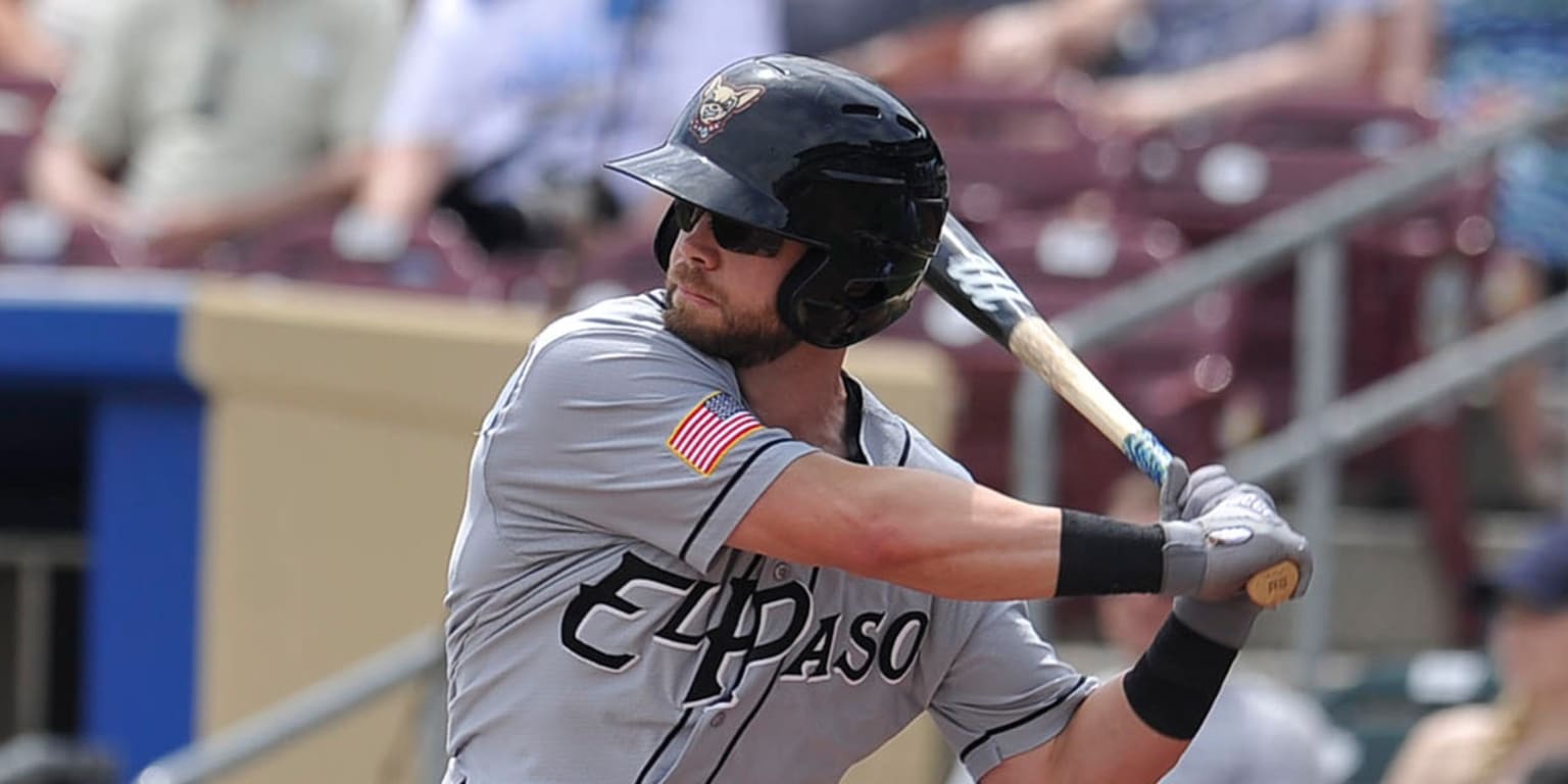 Padres call up infielder Ryan Schimpf