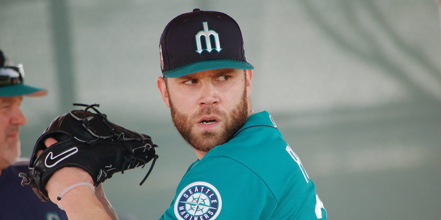 David Phelps to help teammates after surgery