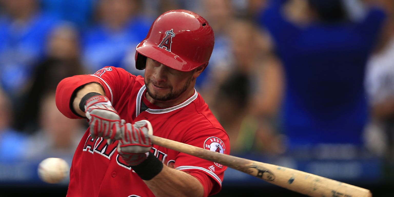 Angels activate Shane Robinson, designate Nava