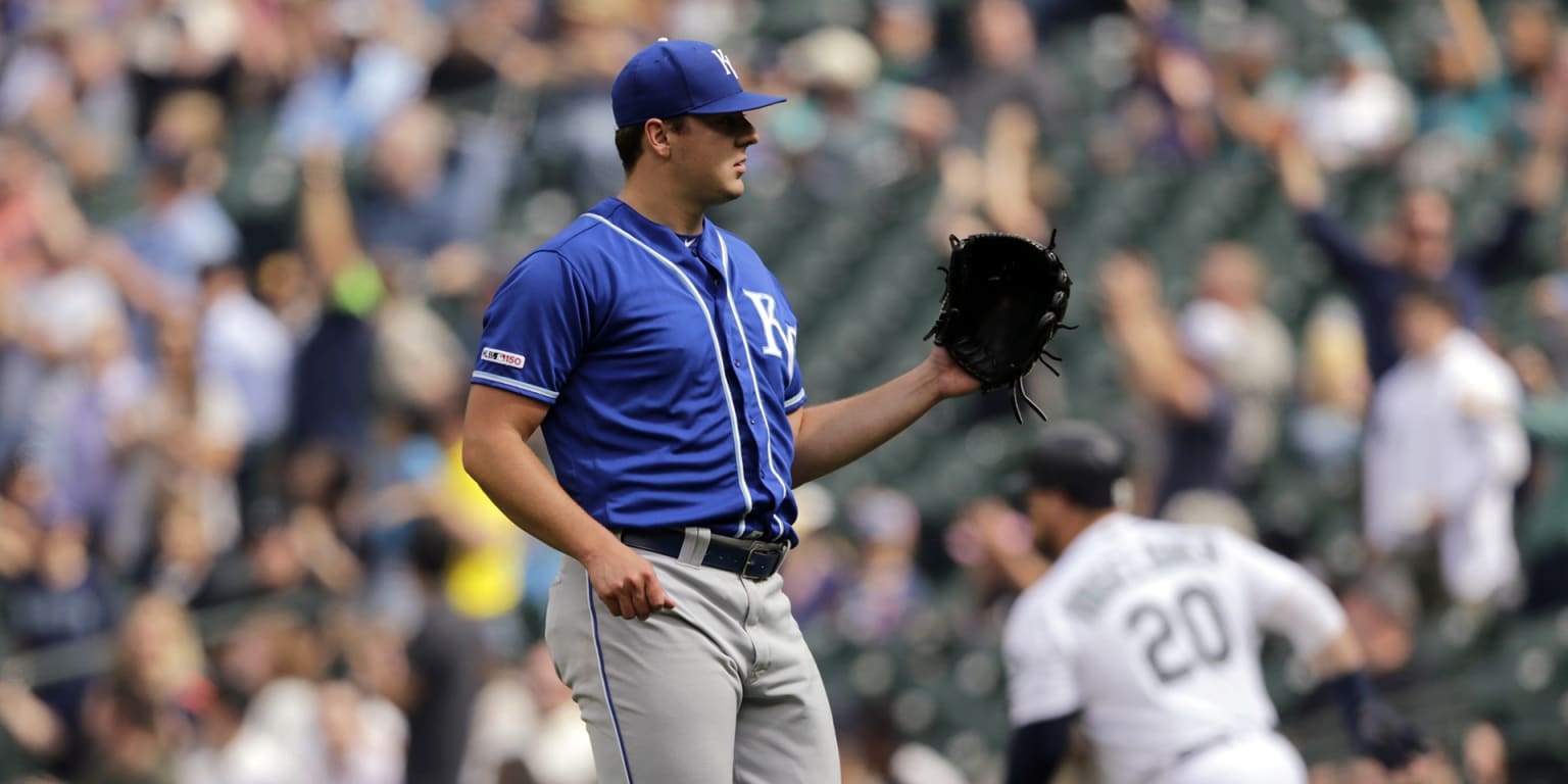 Royals win series but lose finale to Mariners