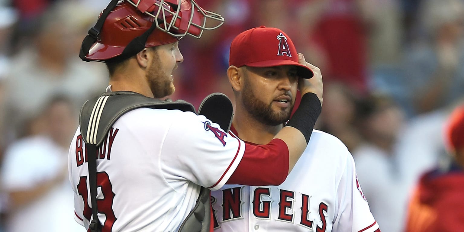 Angels' Ricky Nolasco throws complete game