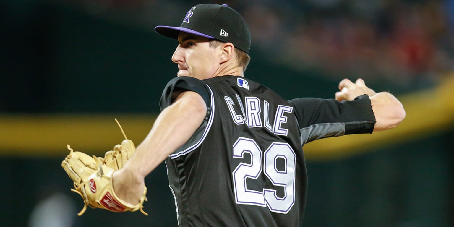 Braves acquire righty Shane Carle from Pirates