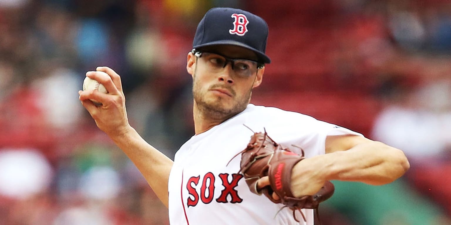 Joe Kelly throwing 100-mph fastballs in relief