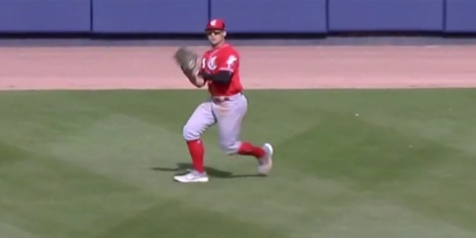 Nick Senzel plays first game in center field