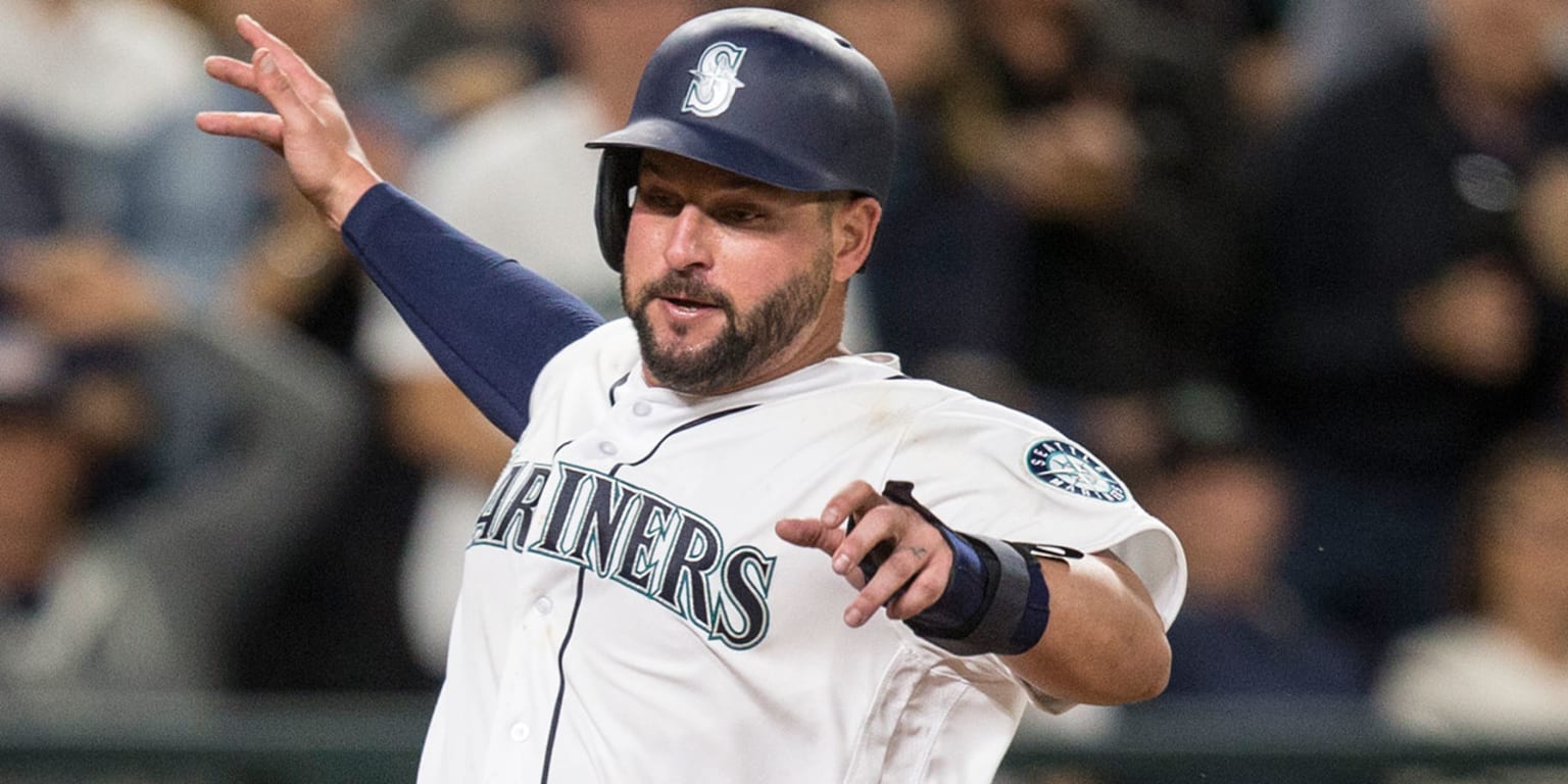Mariners' squeeze attempt backfires in loss