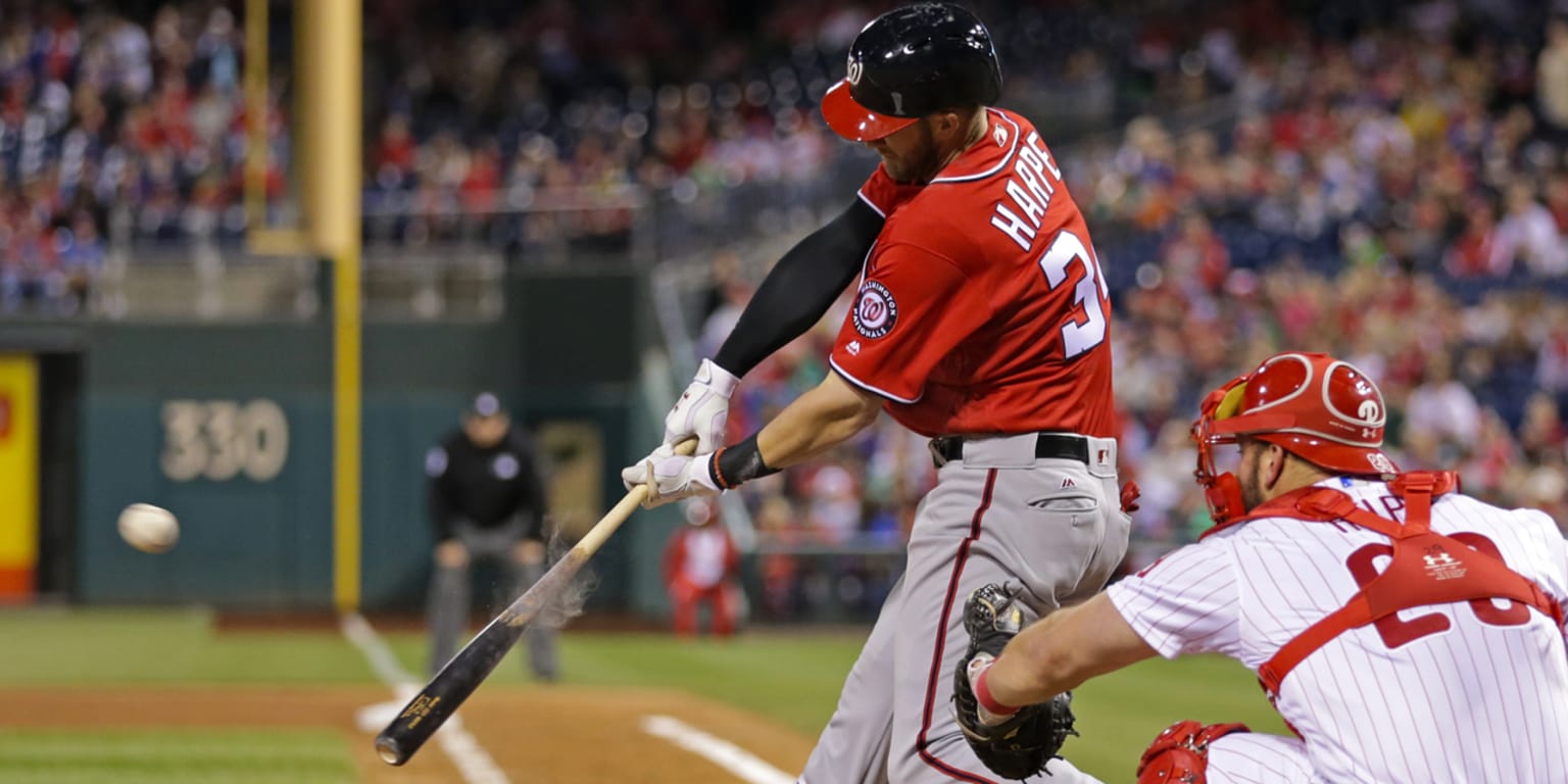 Nationals' Harper stays hot in Philadelphia