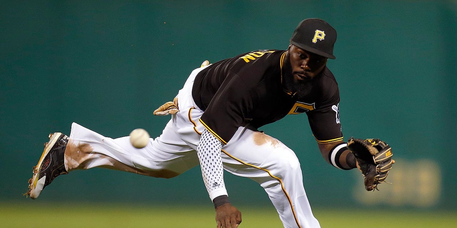 Josh Harrison has 3 of Pirates' 4 hits