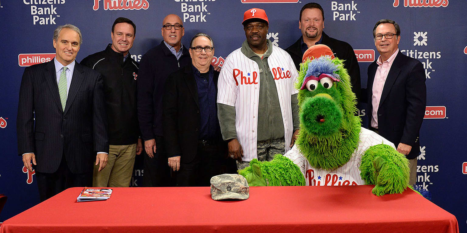 Phillies surprise soldier with Phantasy Camp