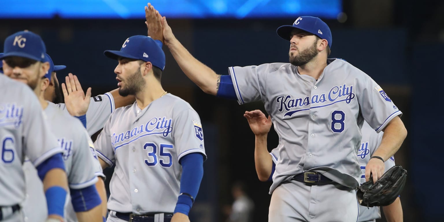 Royals blank Jays, keep pace in Wild Card race