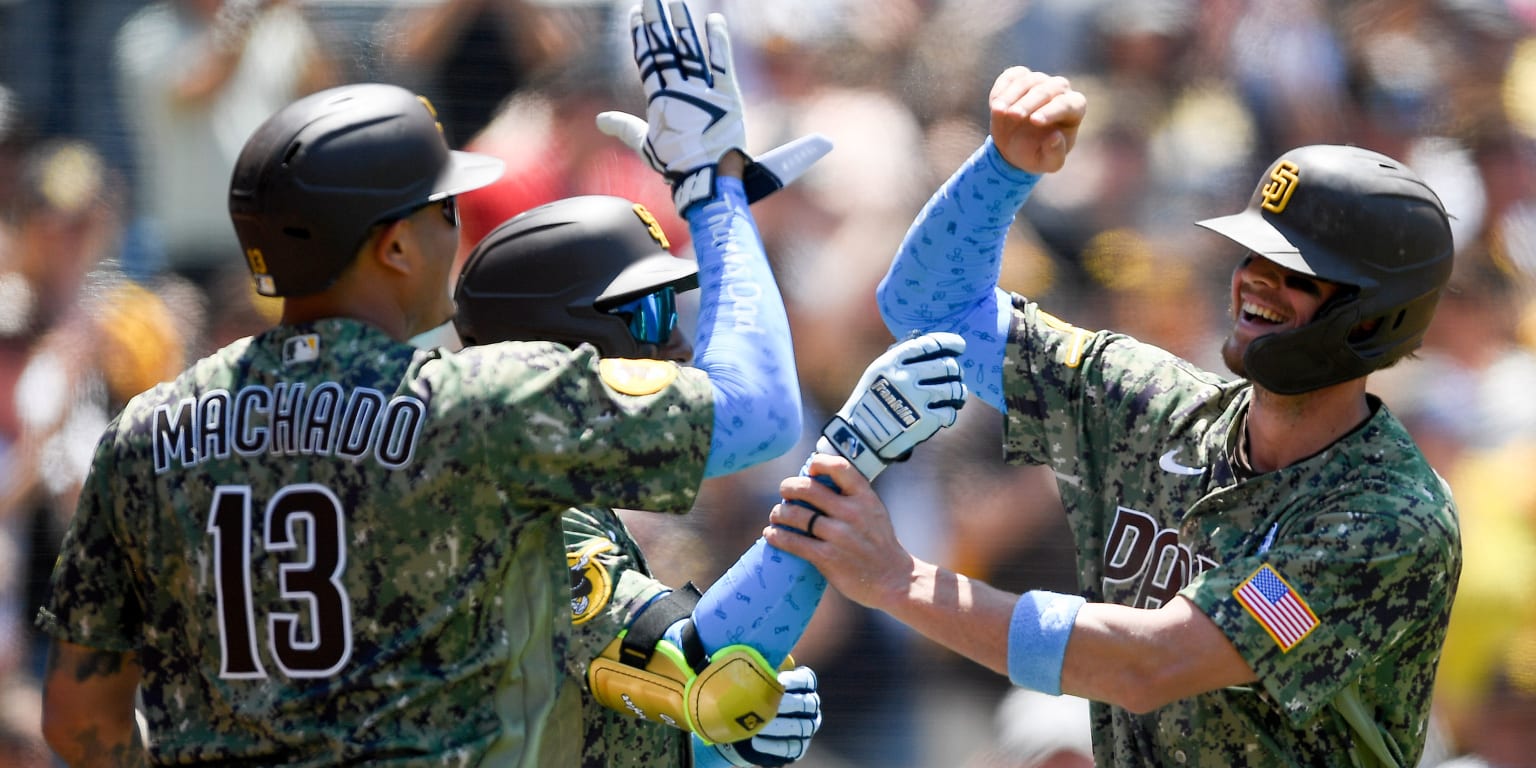 Padres record 4-game sweep of Reds