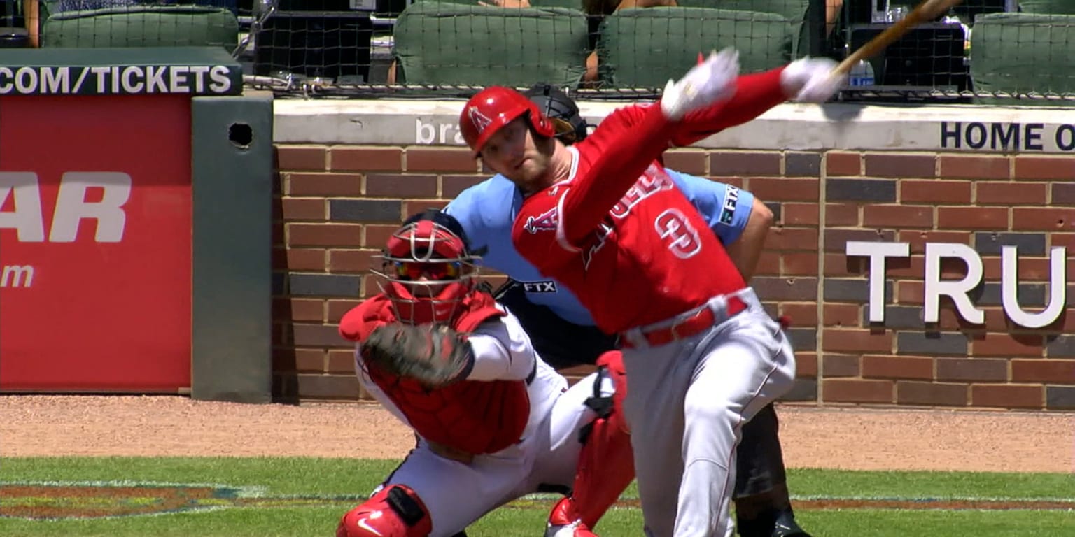 Angelinos truenan y evitan barrida ante los Bravos