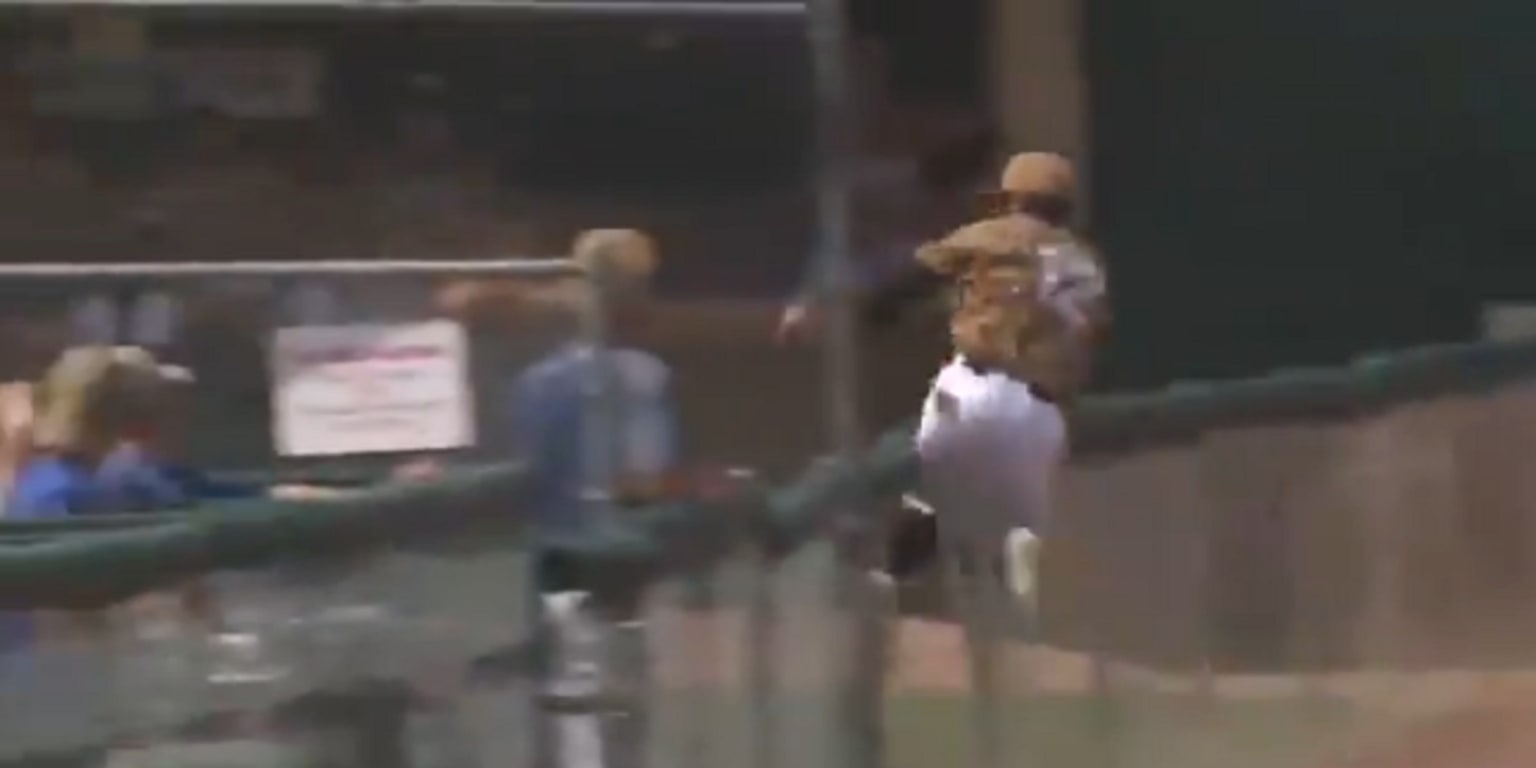 In full sprint, Rangers Minor Leaguer Eric Jenkins made a catch ...