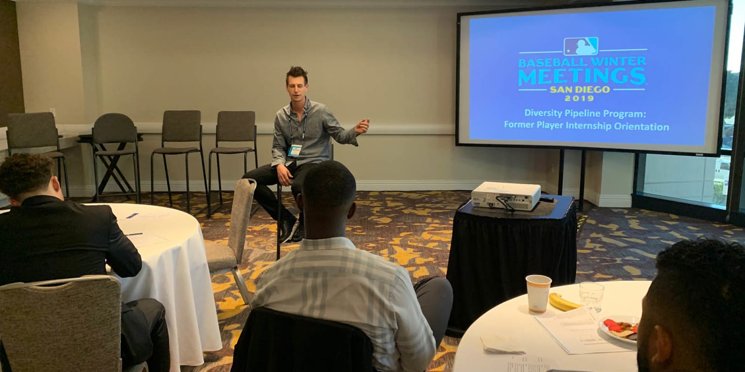 Former MLB players attend front-office internship event