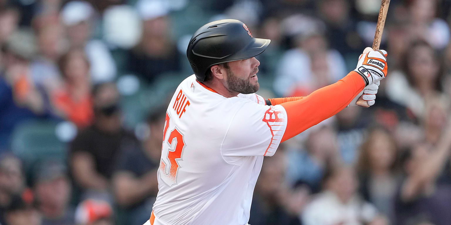 Giants hit three home runs to beat Nationals