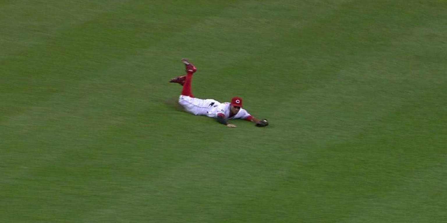 Reds Billy Hamilton makes another great catch