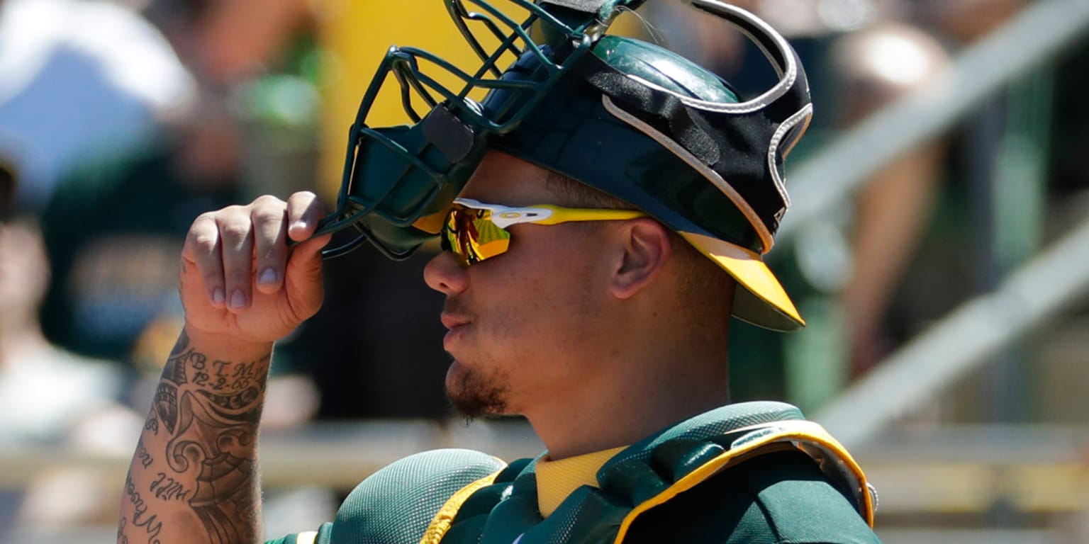 A's catcher Bruce Maxwell exits as precaution