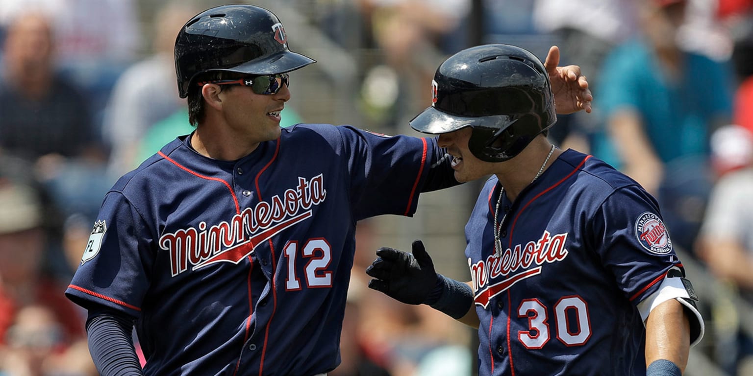 Twins flash leather in win over Phillies
