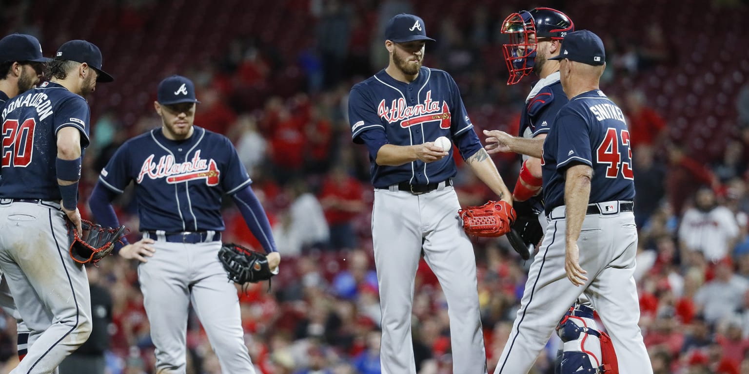 Braves bullpen loses control in loss to Reds